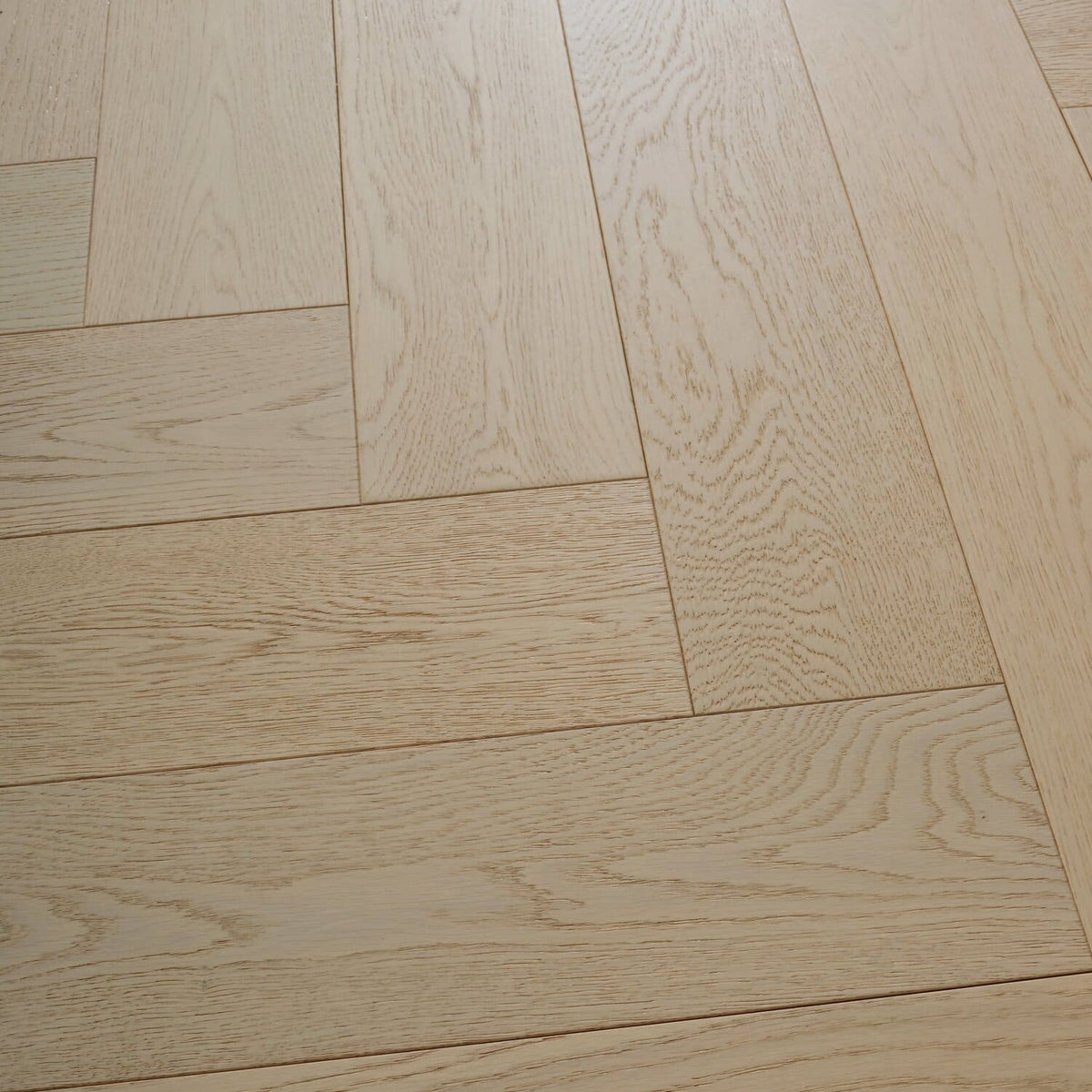 14/3mm 2.144sqm Herringbone Engineered Timber Flooring R04